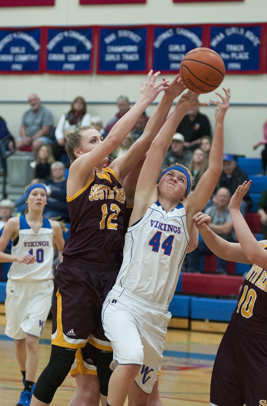 Willapa Valley uses long-range shooting to down Indians | The Daily World