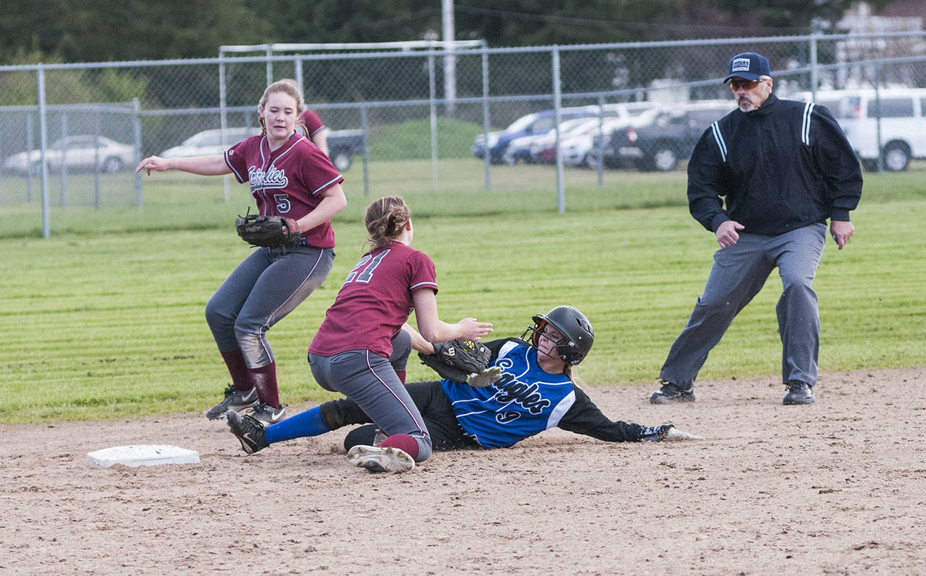 Eagles strike late to edge Hoquiam in softball | The Daily World