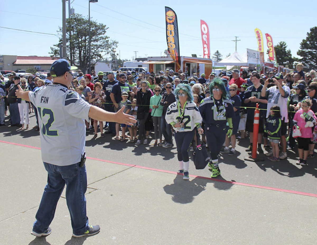 Ocean Shores goes Hawk-happy as thousands visit annual Fan Fest | The ...