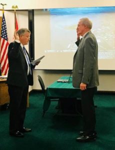 Tom Quigg takes his seat on the Port Commission | The Daily World