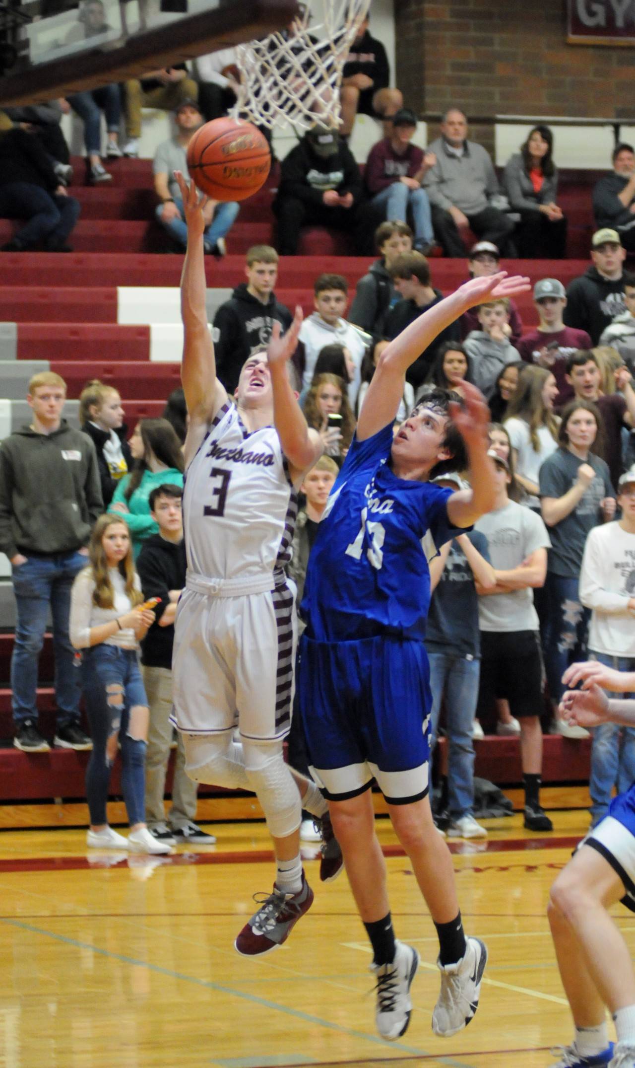 Montesano makes plays late to beat Elma in East County Civil War ...