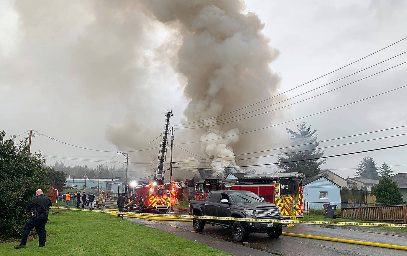 Multiple agencies battle Grant Street structure fire | The Daily World