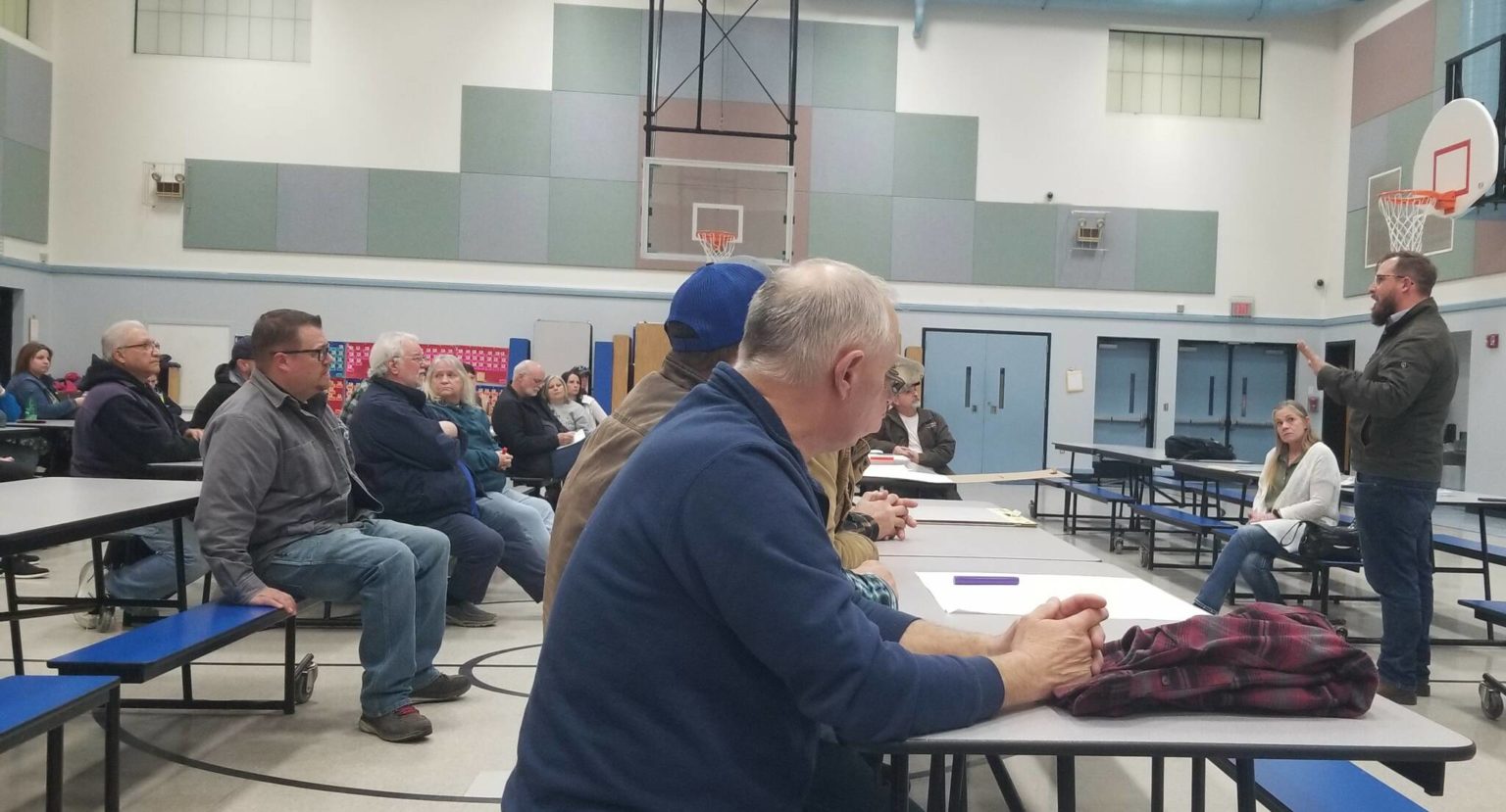 Tensions rise at Elma School District meeting | The Daily World