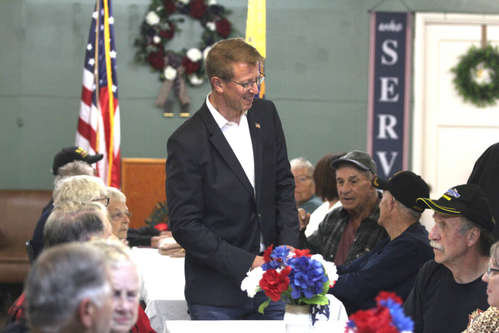 Kilmer leads pinning ceremony honoring Vietnam Veterans | The Daily World