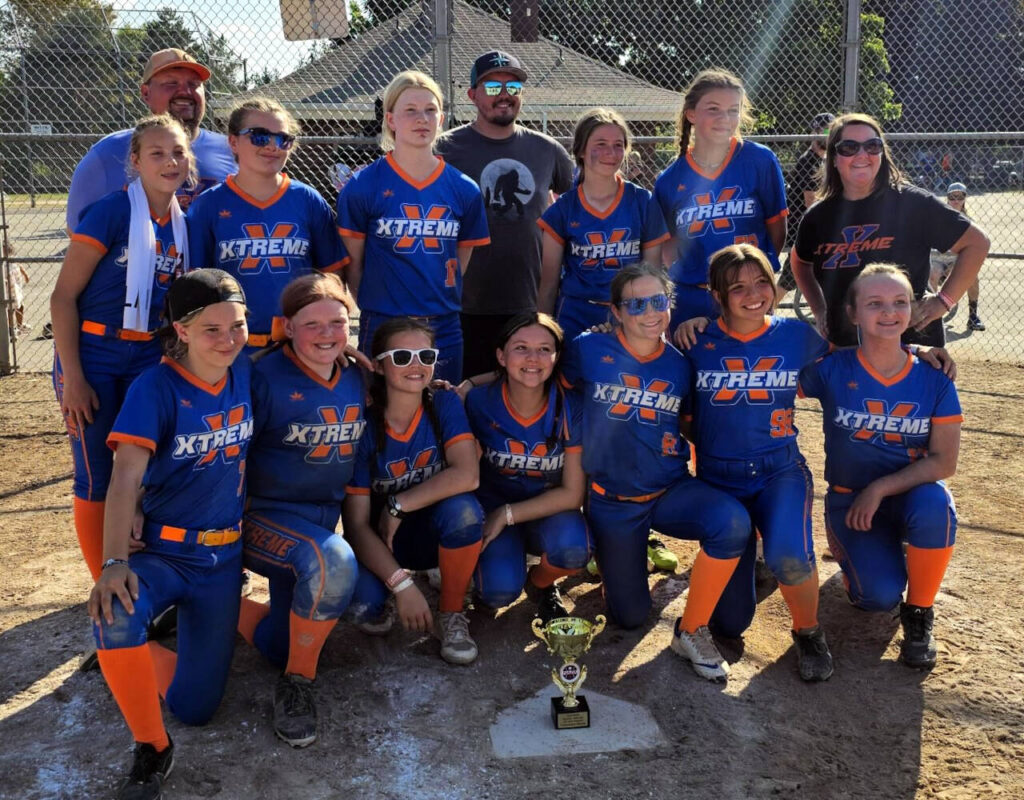 Two Elma softball teams earn trophies at Summer Nationals | The Daily World