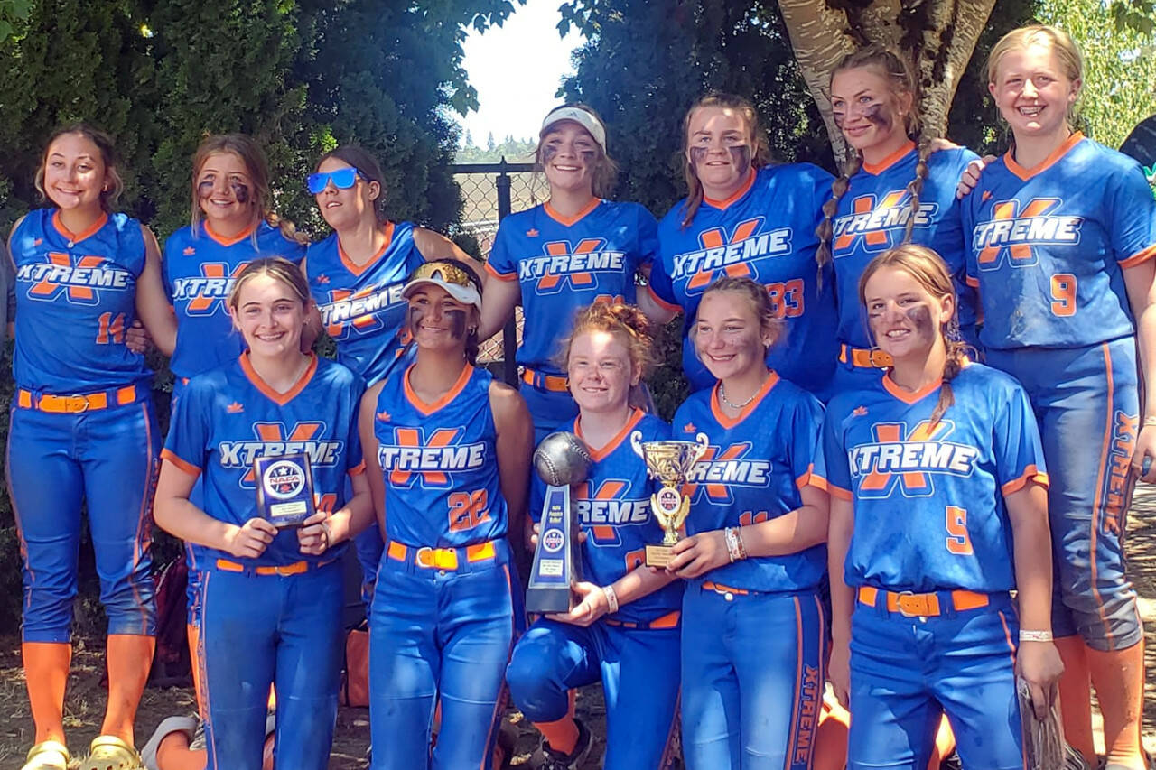 Two Elma softball teams earn trophies at Summer Nationals | The Daily World