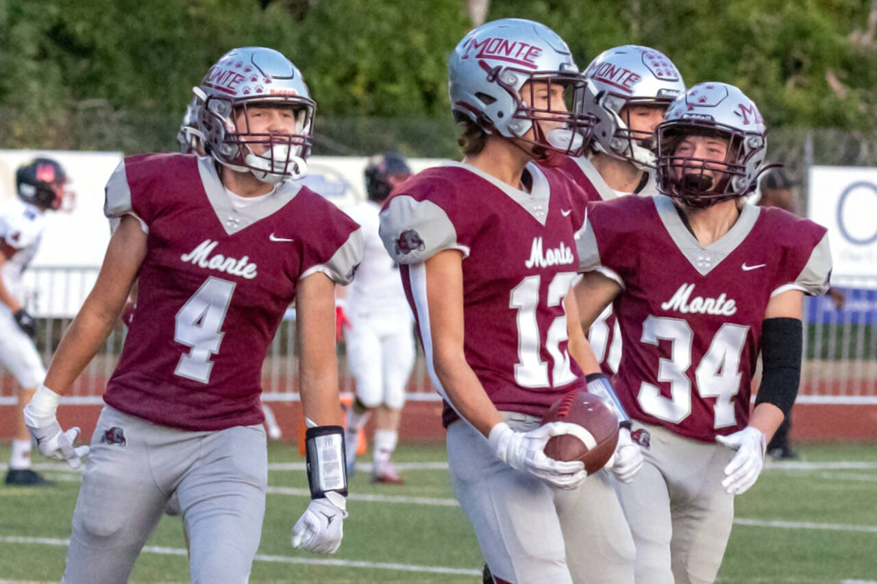 Prep Football Roundup: Montesano nearly perfect in rout of Shelton ...