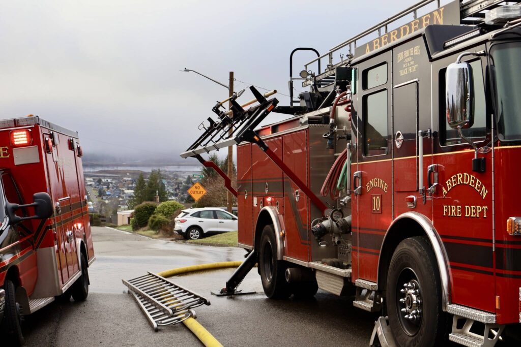 Joint response rapidly knocks down Aberdeen house fire | The Daily World