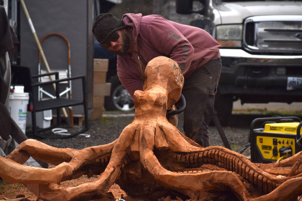 Chainsaw carvers travel from near and far for ‘Burning Bear’ | The ...