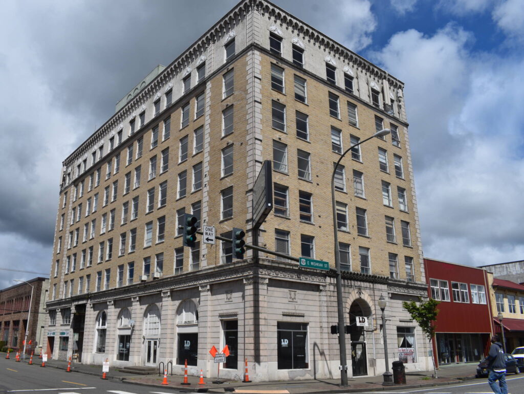 Becker Building found in disrepair | The Daily World