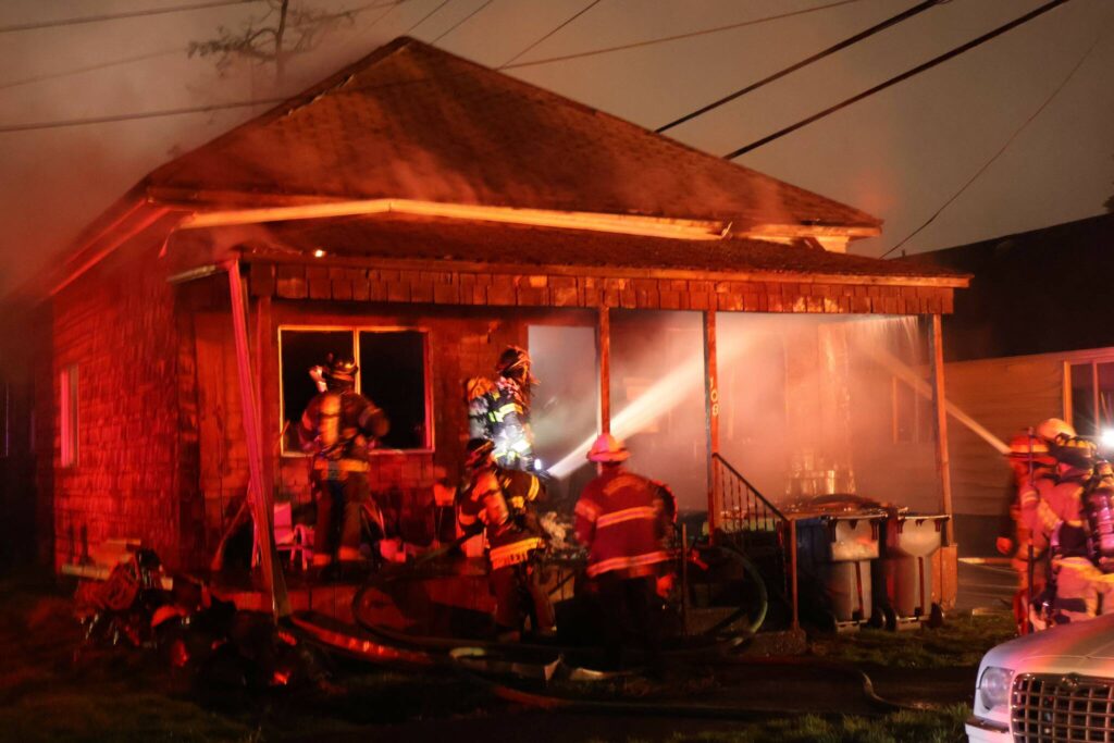 Fire sweeps through Aberdeen house | The Daily World