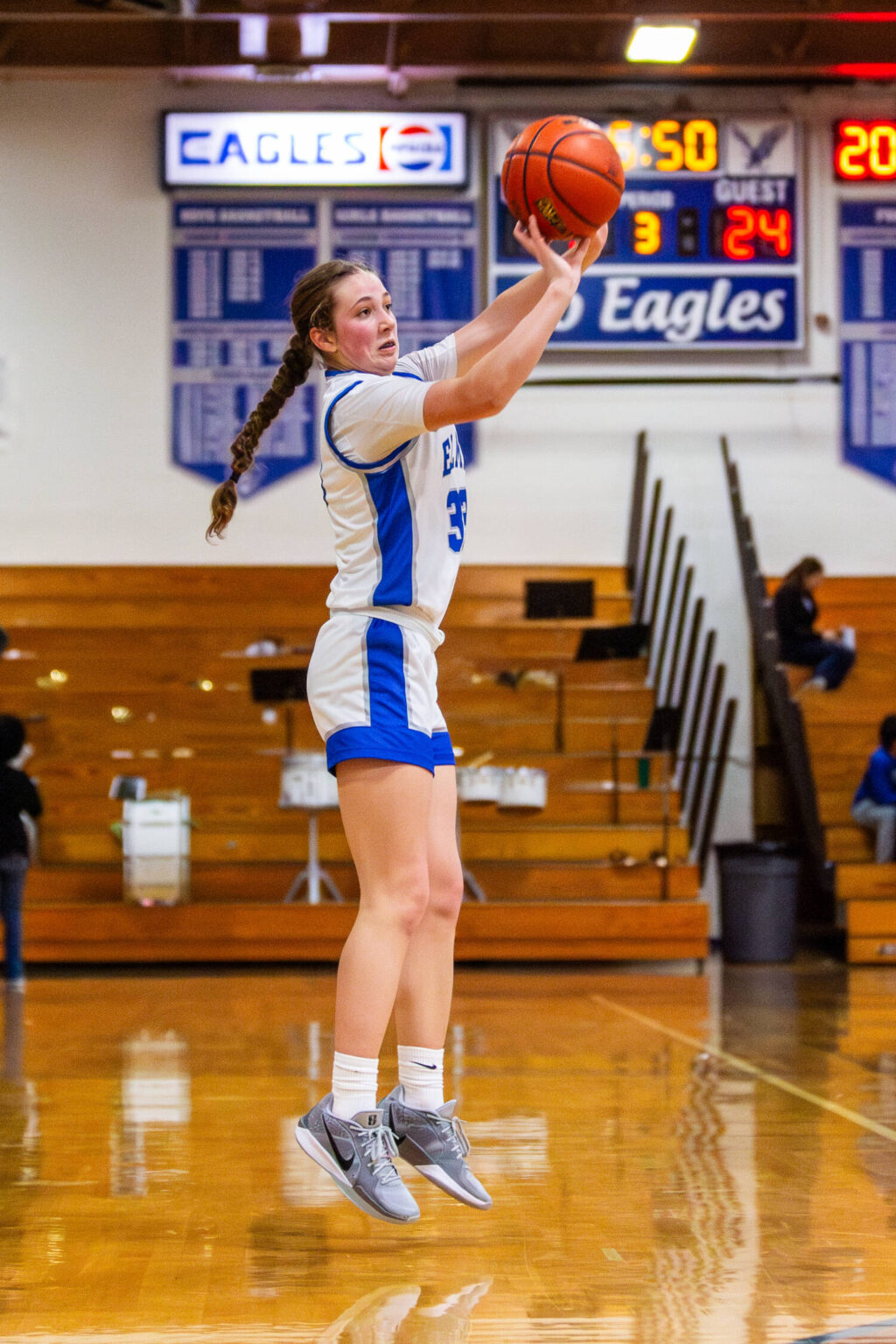 Girls Prep Basketball Roundup: Elma honors Hall of Fame inductees ahead ...