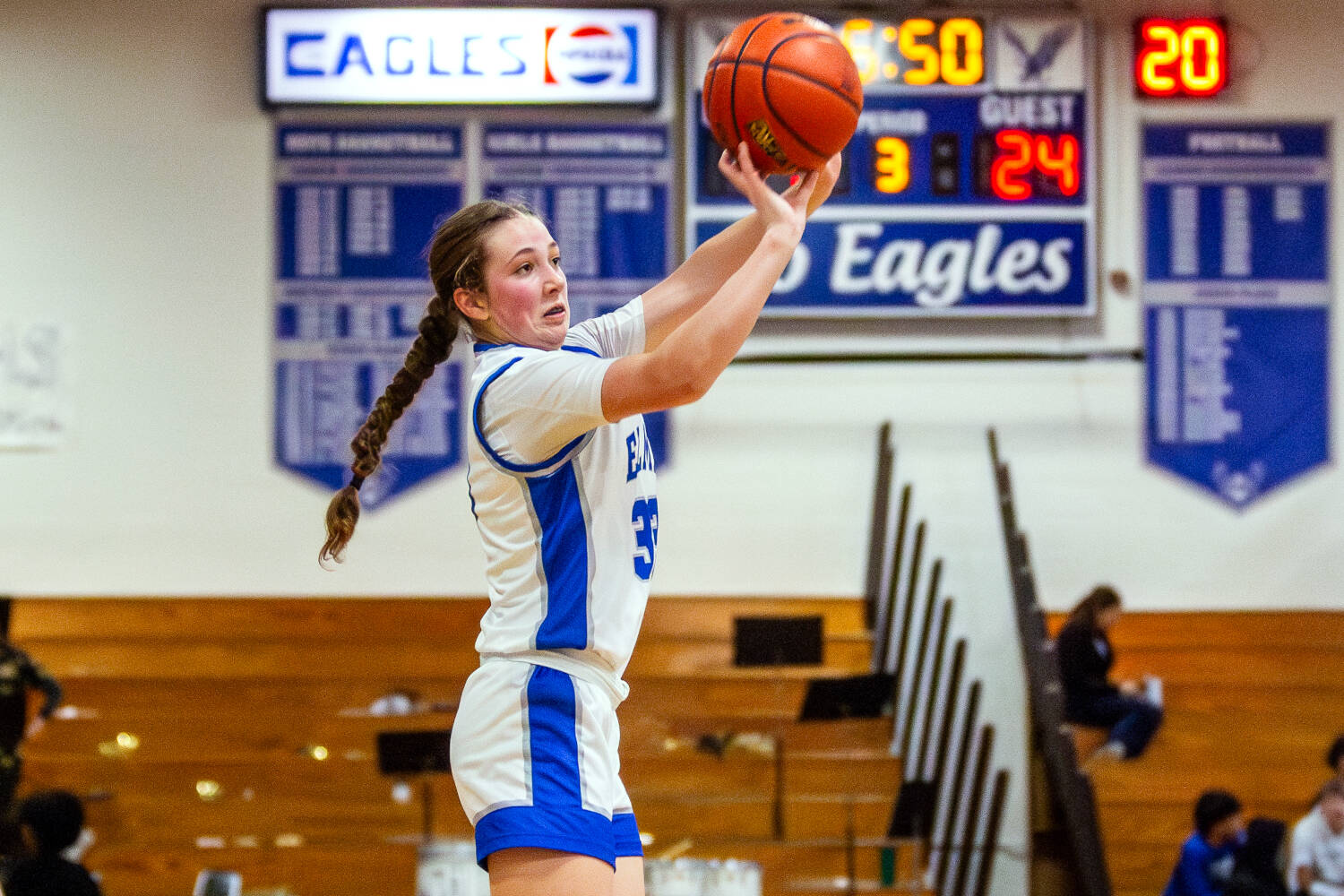 Girls Prep Basketball Roundup: Elma honors Hall of Fame inductees ahead ...