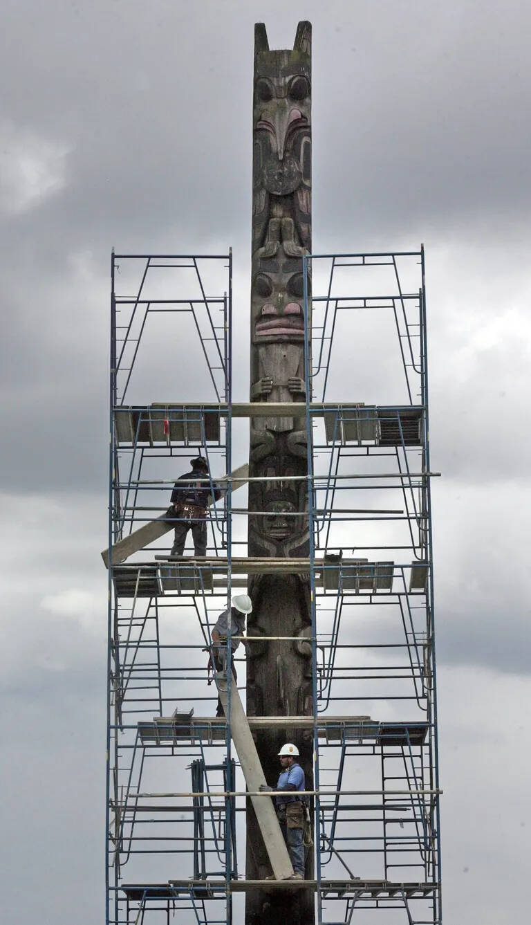 Totem pole designed by Quinault member at center of standoff | The ...