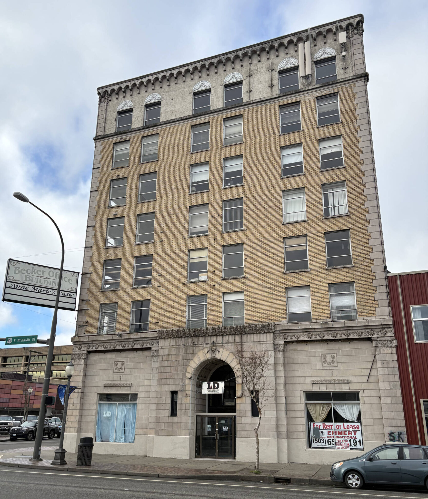 Embattled property investor Terry Emmert broadcasts mixed signals in ...