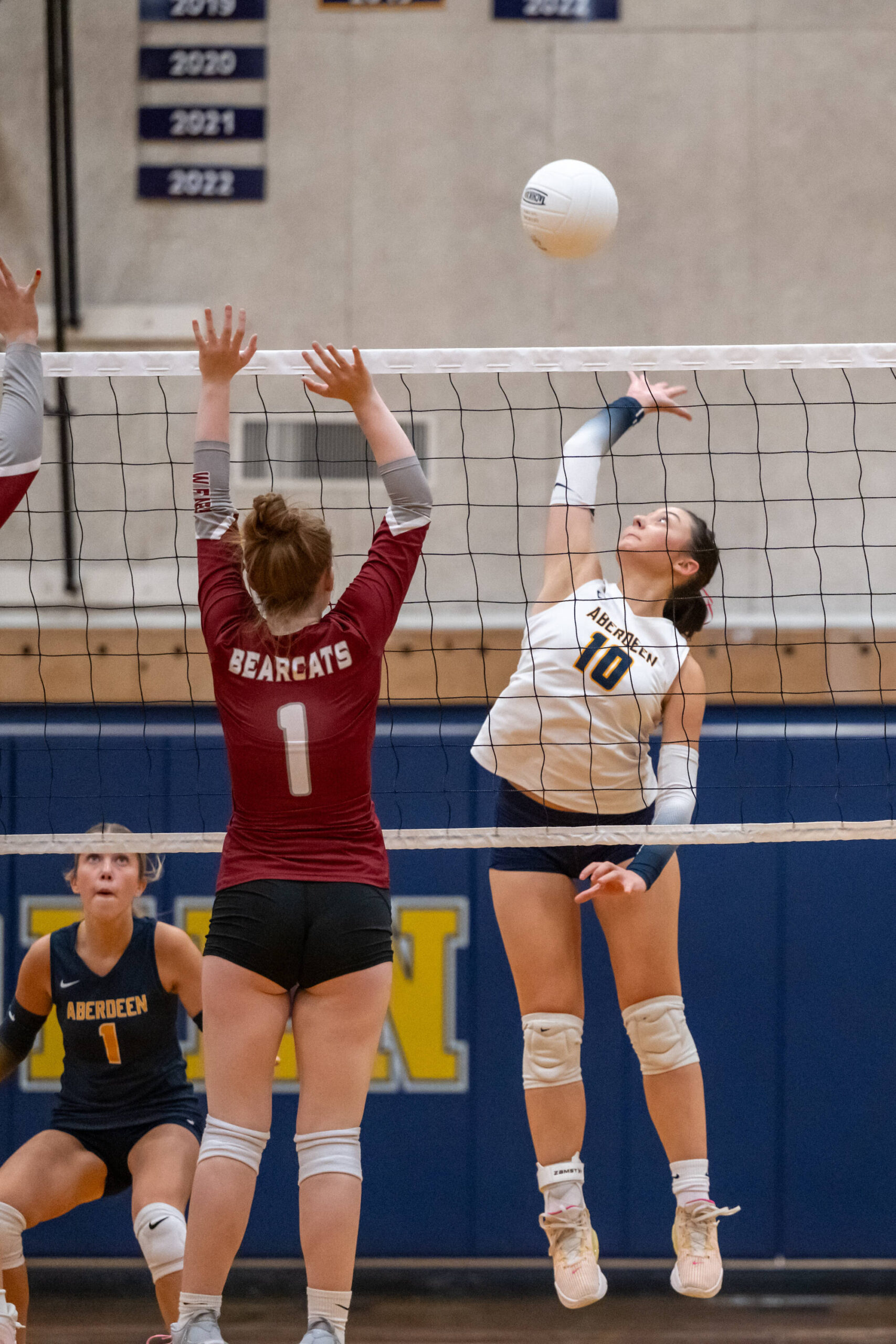 Prep Volleyball Roundup: Aberdeen overcomes rash of injuries to beat W ...