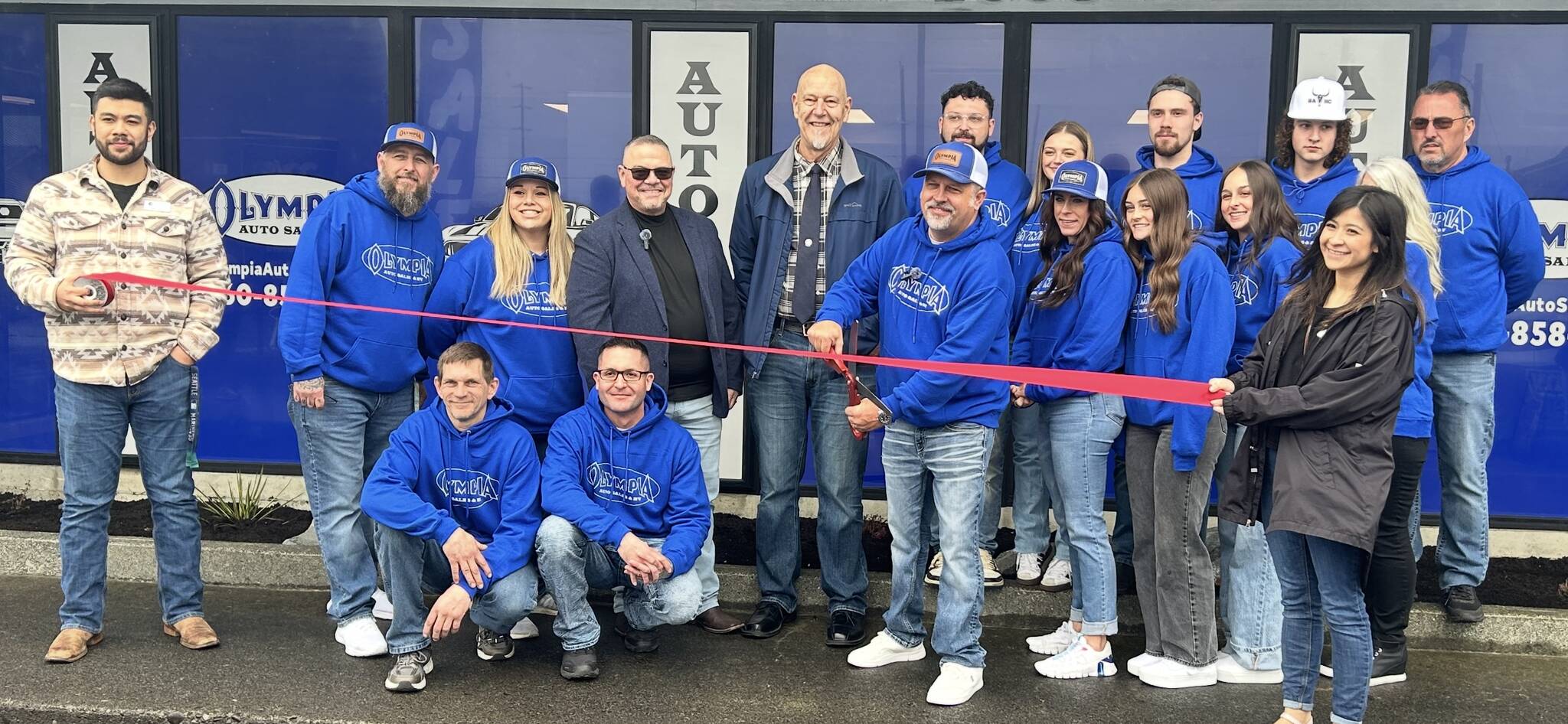 Olympia Auto Sales and RV holds grand opening in Aberdeen | The Daily World